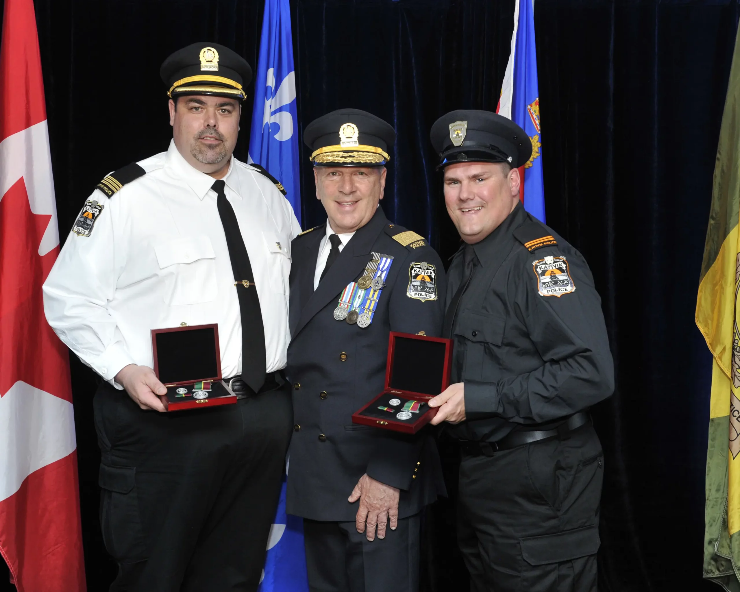 Deux agents du CPRK reçoivent une médaille à Québec - Nunavik Police